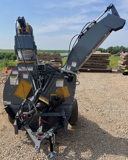 ***NEW*** Lankota Corn Cracker with Auger Kit on Trailer – Post Equipment