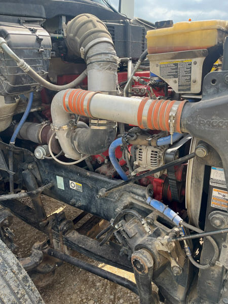 Peterbilt / Supreme 1200TM Vertical Feed Mixer - Post Equipment