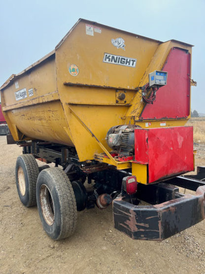 Kuhn Knight 3450 Stationary Reel Feed Mixer - Post Equipment