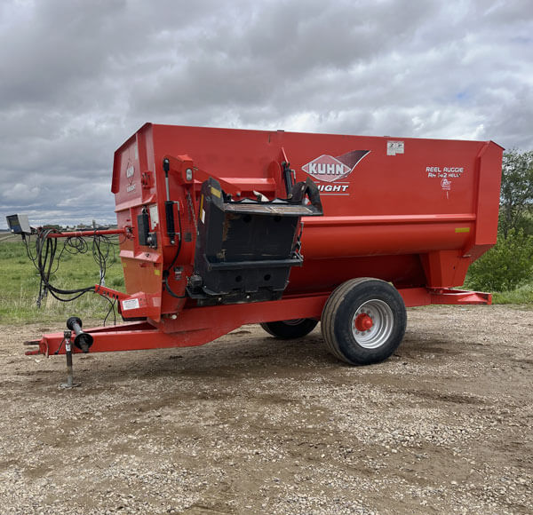 Kuhn Knight RA142 Reel Feed Mixer - Post Equipment