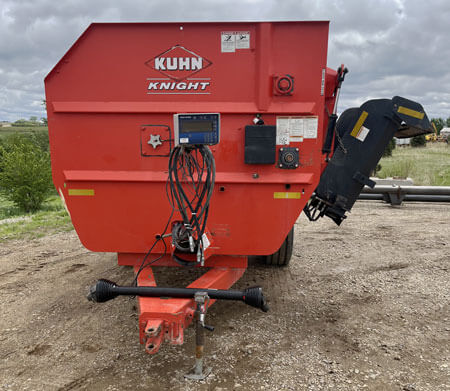 Kuhn Knight RA142 Reel Feed Mixer - Post Equipment