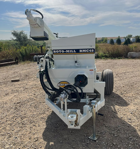 ***NEW*** Herd-Boss RMC48 Roller Mill - Post Equipment