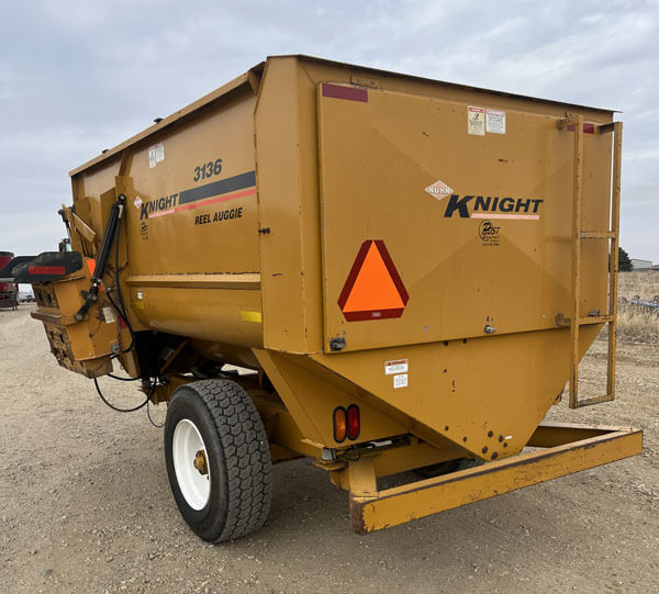Kuhn Knight 3136 Reel Feed Mixer - Post Equipment