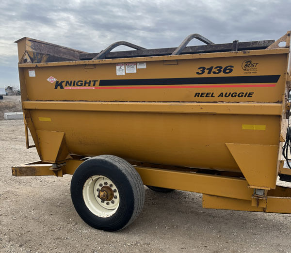 Kuhn Knight 3136 Reel Feed Mixer - Post Equipment